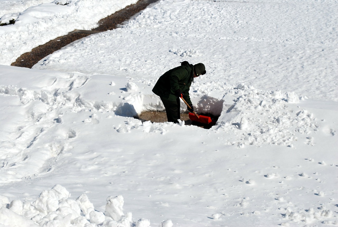 Packers Ask for 700 Volunteers to Shovel Snow at Lambeau Field - Alton MO